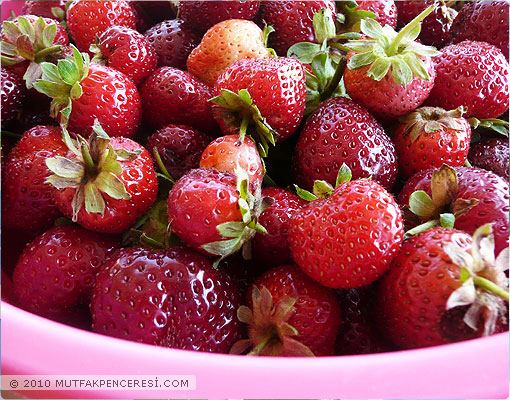 Çilek Reçeli | Mutfak Penceresi